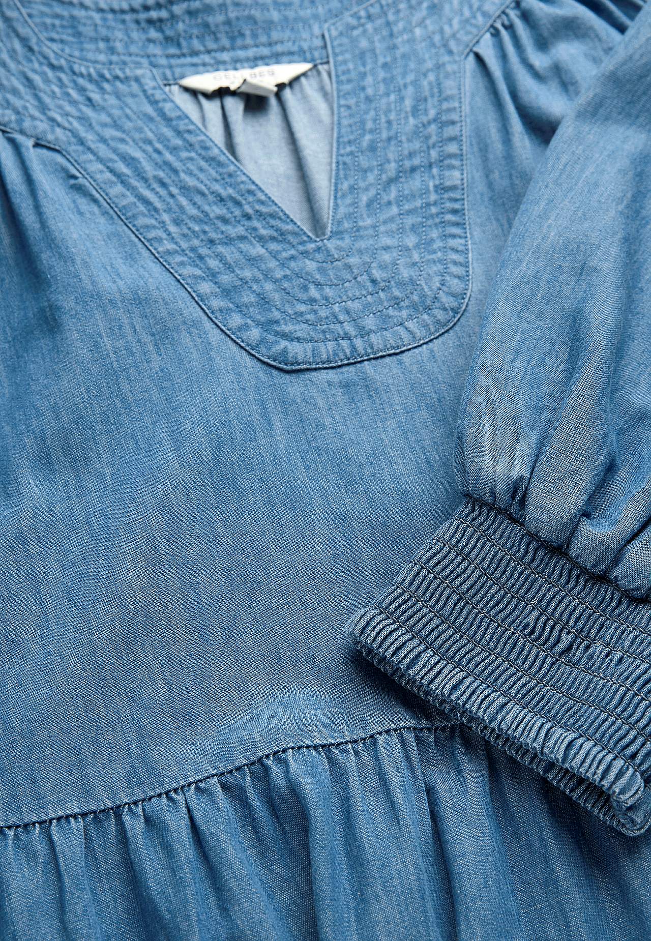 Viegla, gaisīga džinsa kleita | Cellbes